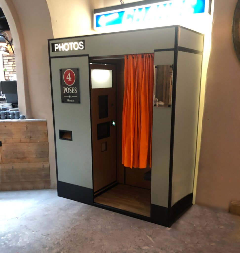 High Quality Photo Booths | Bespoke for Your Venue - Retro-Me