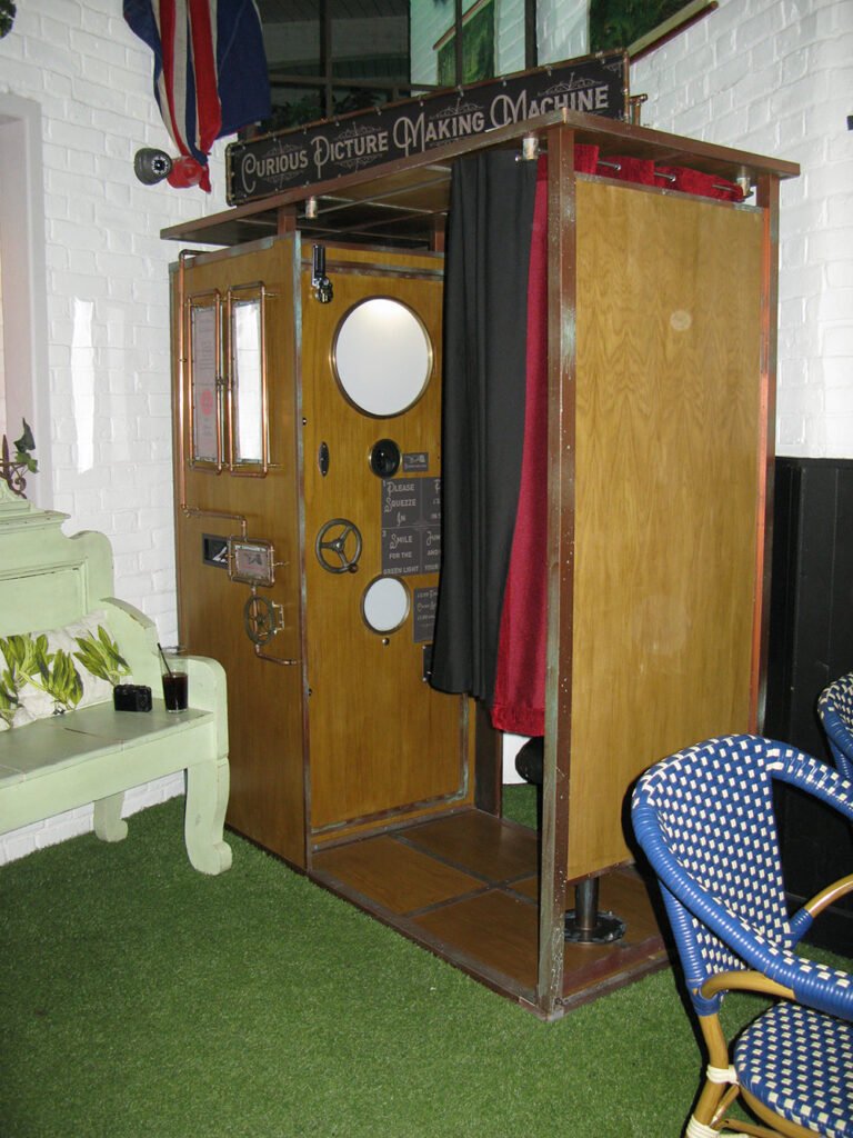 High Quality Photo Booths | Bespoke for Your Venue - Retro-Me